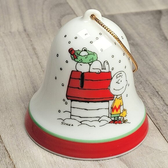 United Feature Syndicate, Inc. | Holiday | Peanuts Ceramic Bell ...